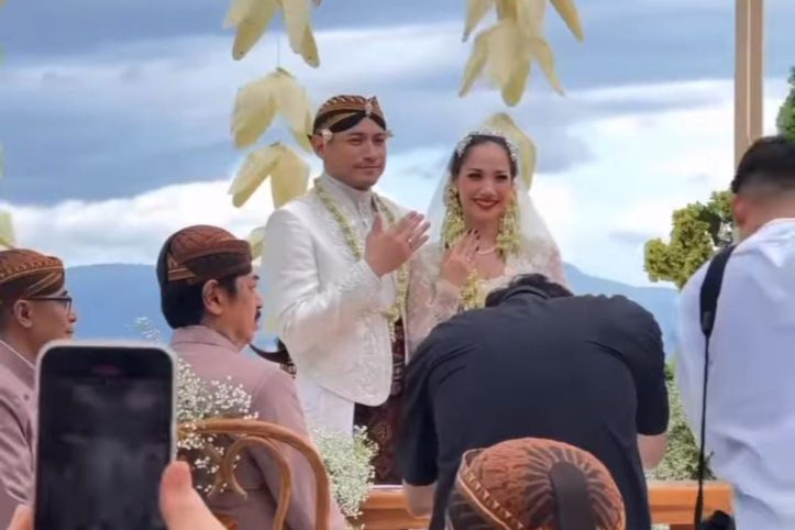 BCL Resmi Menikah dengan Tiko Aryawardhana di Bali BCL Resmi Menikah dengan Tiko Aryawardhana di Bali
